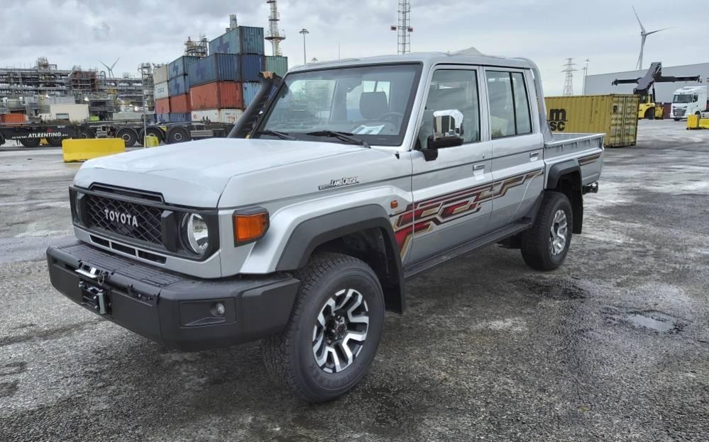 Toyota Land cruiser 79 gdj 79 double cabin 2.8L Turbo Diesel Automatic ...
